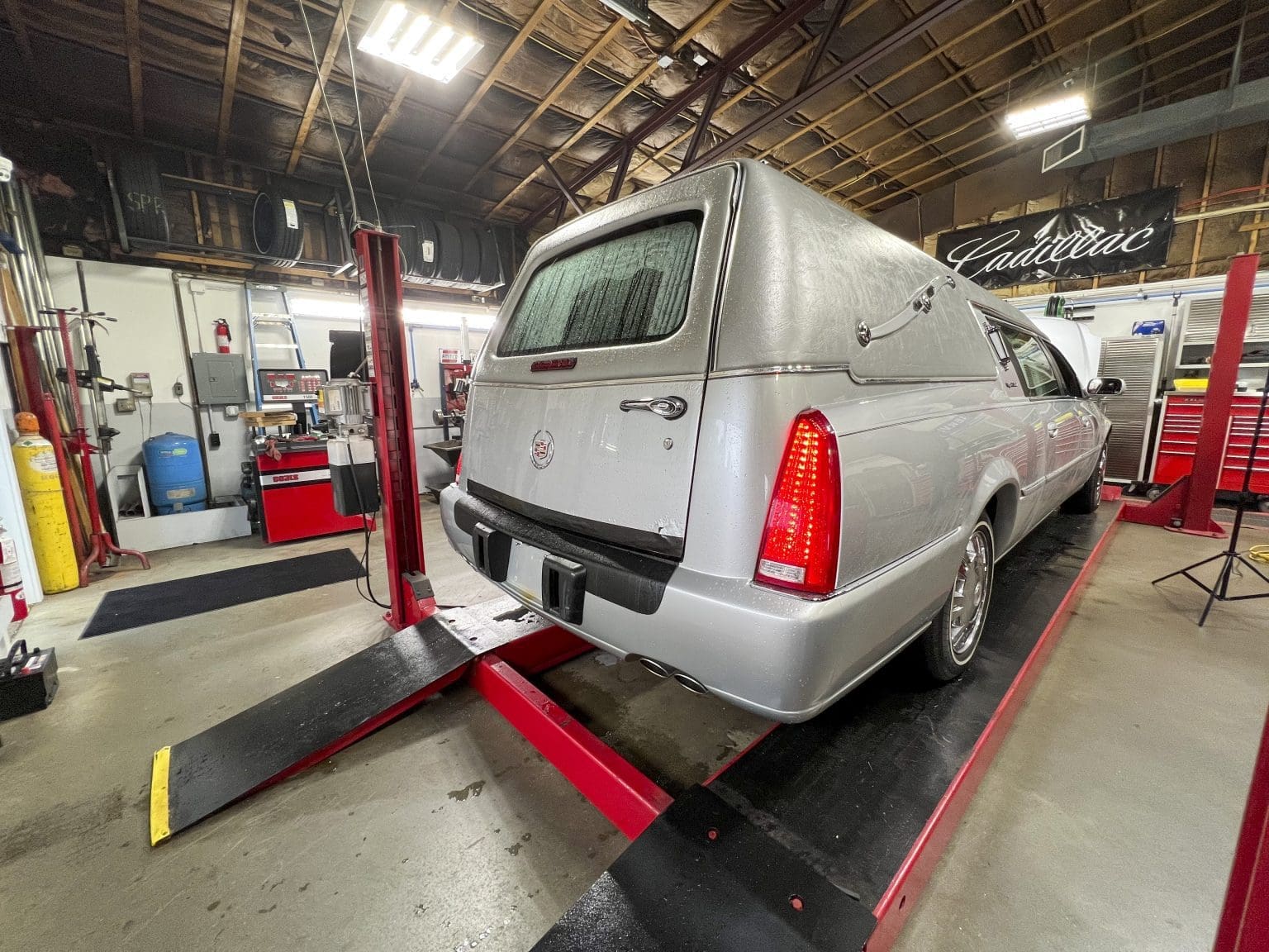 Funeral Vehicle Mechanic Shop | Park Superior Sale